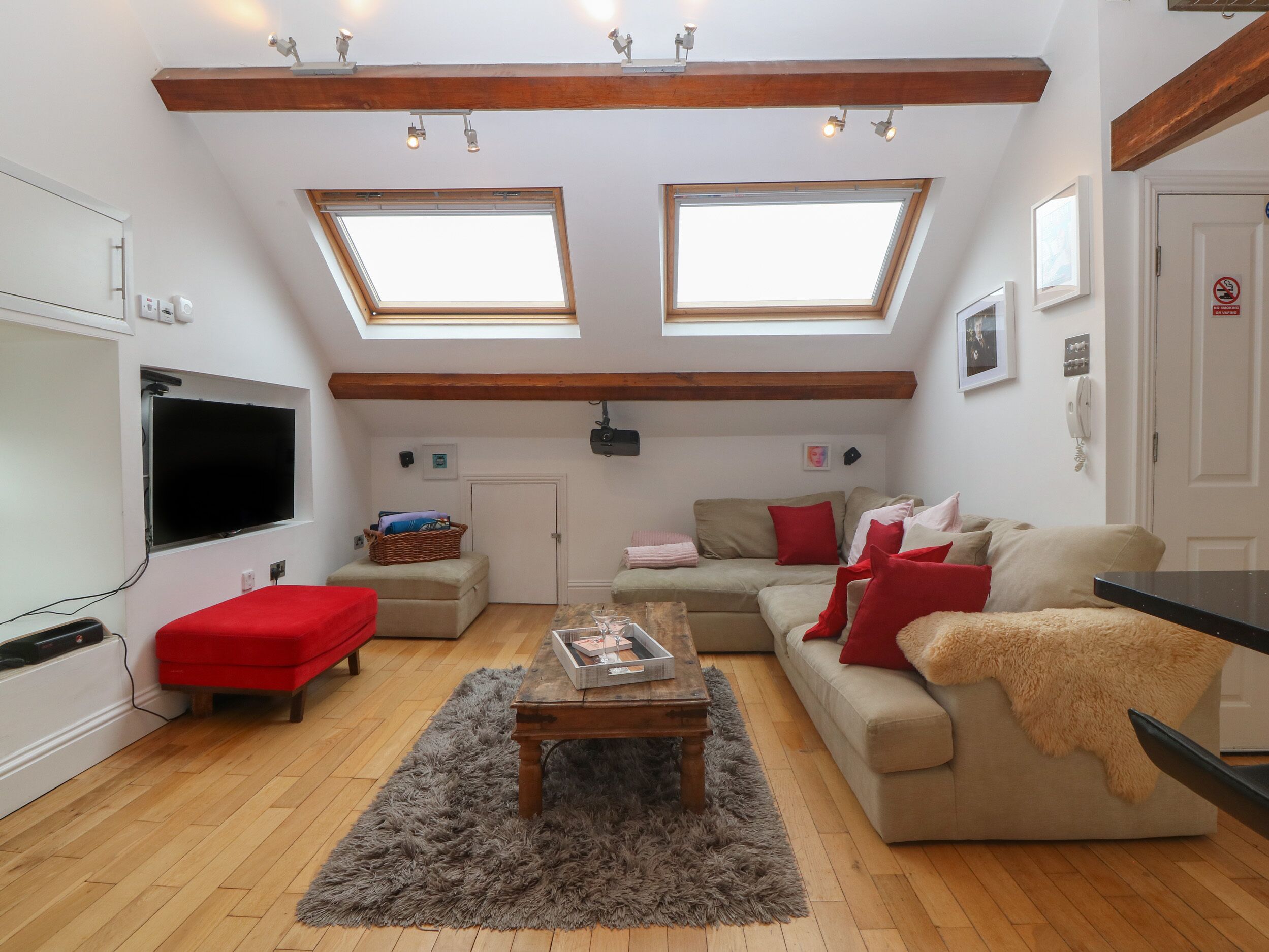 Apartment 2, Gorwel Glas, Pet Friendly In Llanbedrog - Llanbedrog