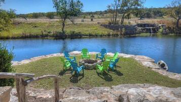 Casa, várias camas, pátio (465 Bear Crk- Main) | Vista para o lago