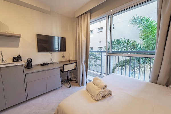 Estúdio Clássico (AS 503 Studio 17VCF.2C - 510013) | Cozinha privada | Um micro-ondas, uma placa de cozinha, uma máquina de café expresso