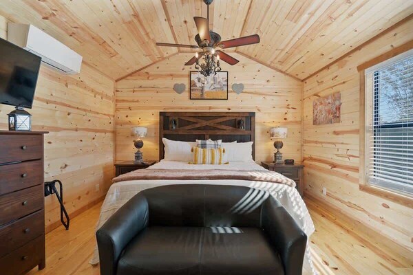 Gorgeous Cabin On Main-steps To Pacific War Museum - 