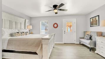 Apartamento, várias camas, banheira de hidromassagem grande (907 Hill St #1) | 2 quartos, com decoração personalizada, com mobília individualizada