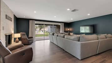 Casa, várias camas, pátio, Vista para a cidade (326 W Burbank St) | Sala de estar