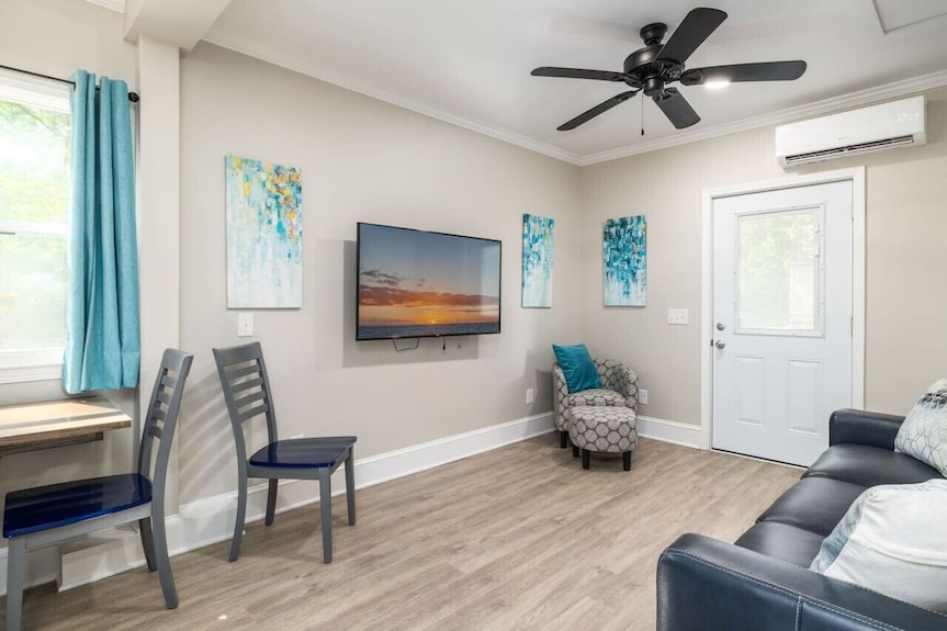 Quietude Place · Stylish 2 Bedroom House With Full Kitchen Near Hpu - High Point, NC