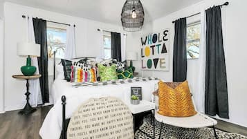 Casa, várias camas, banheira de hidromassagem grande (2933 N St Hwy 16) | 3 quartos, com decoração personalizada, com mobília individualizada