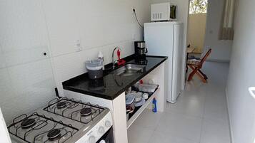Apartamento luxo | Cozinha privada | Geladeira, micro-ondas, fogão, cafeteira/chaleira