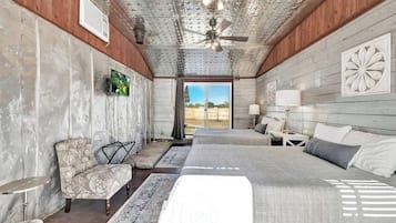 Casa, várias camas, acesso à piscina, vista para a piscina (106 East Nimitz) | 4 quartos, com decoração personalizada, com mobília individualizada