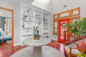 Casa, várias camas, acesso à piscina (10512 Lakepark Dr) | Parte interna