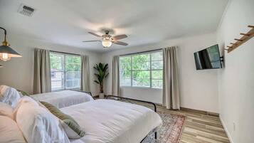 Casa, várias camas, pátio (644 Cypress Ridge) | 3 quartos, com decoração personalizada, com mobília individualizada