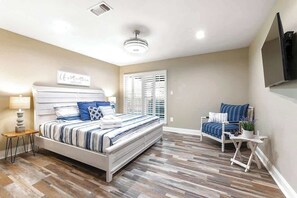 Casa, várias camas, banheira de hidromassagem grande (307 Lucy Lane) | 6 quartos, com decoração personalizada, com mobília individualizada 