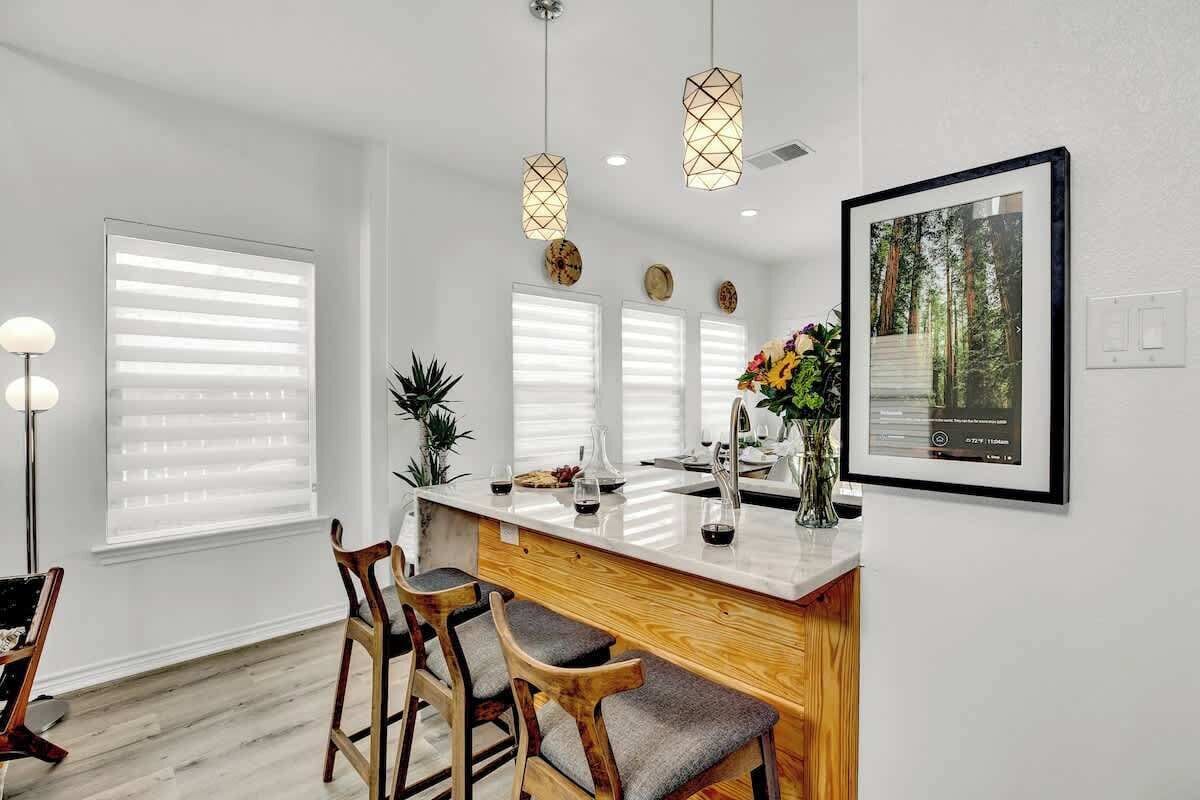 Casa, várias camas, banheira de imersão (510 Mueller St #13) | Parte interna