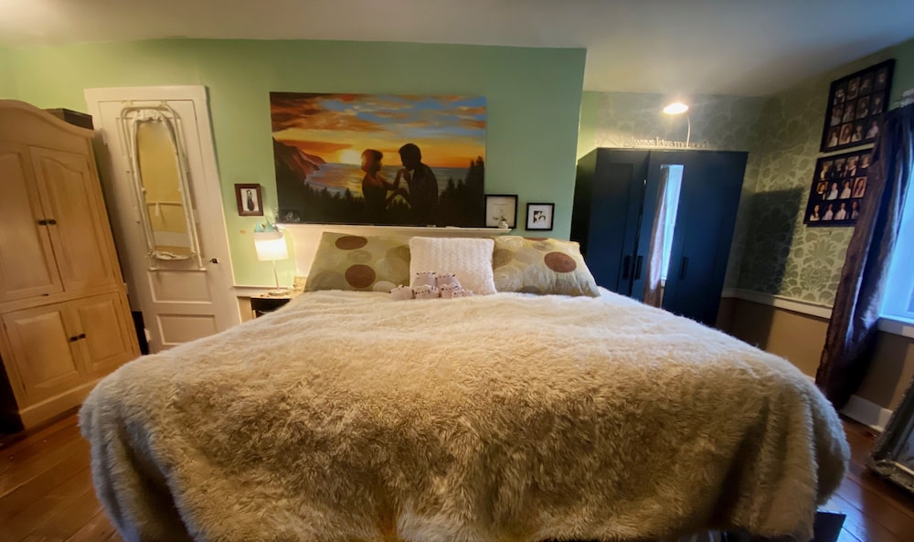 1803 HISTORIC JOSEPH ABELL HOUSE - Middletown | Vrbo