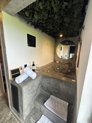 Quarto Duplo Comfort | Roupa de alta qualidade, camas de colchão pillowtop, minibar