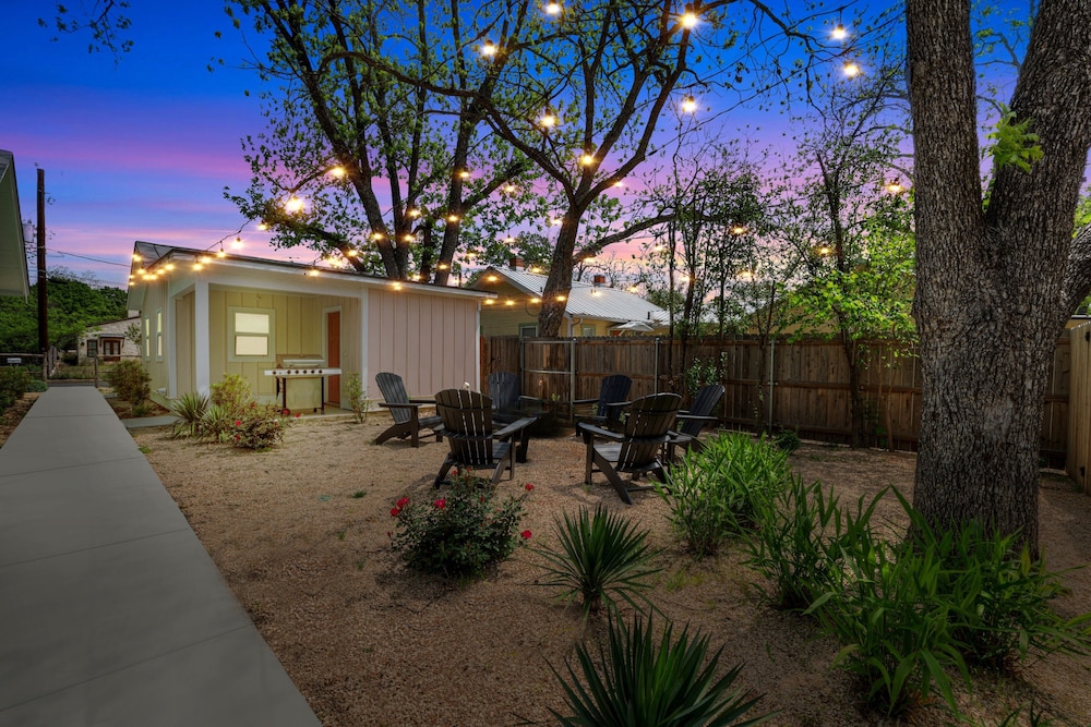 The Grove-c With Hot Tub - Walk To Main Street - Fredericksburg, TX