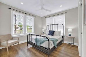 Casa, várias camas, pátio, Vista para a cidade (215 Mistletoe- A) | 3 quartos, com decoração personalizada, com mobília individualizada