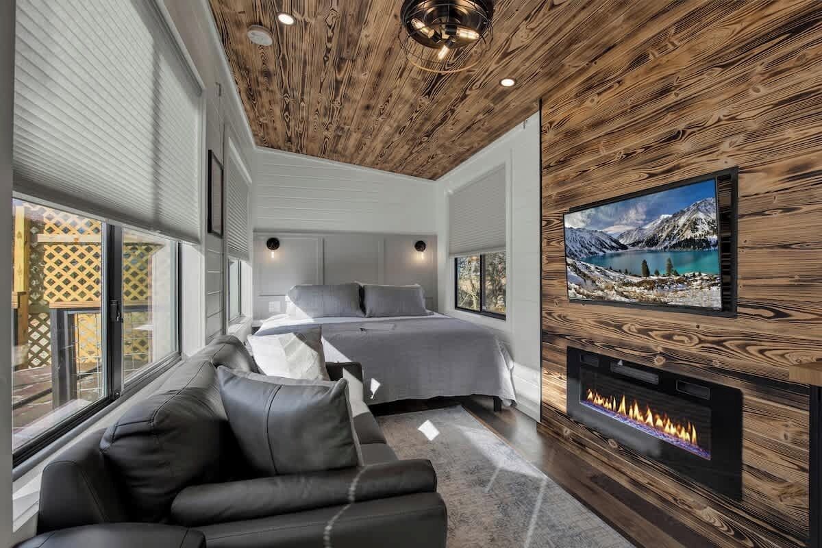 Casa, 1 cama king-size, banheira de hidromassagem grande (430 GH Tr Waylon) | 1 quarto, com decoração personalizada, com mobília individualizada 