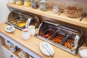 Café da manhã com buffet grátis todos os dias