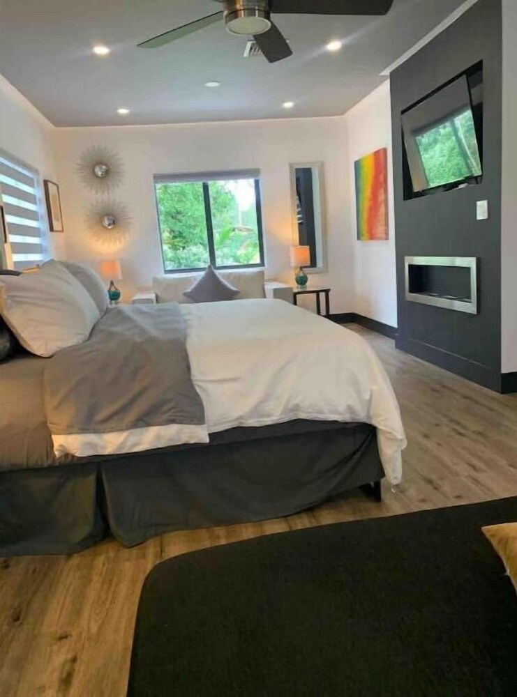 Chic Design House - North Miami Beach | Vrbo