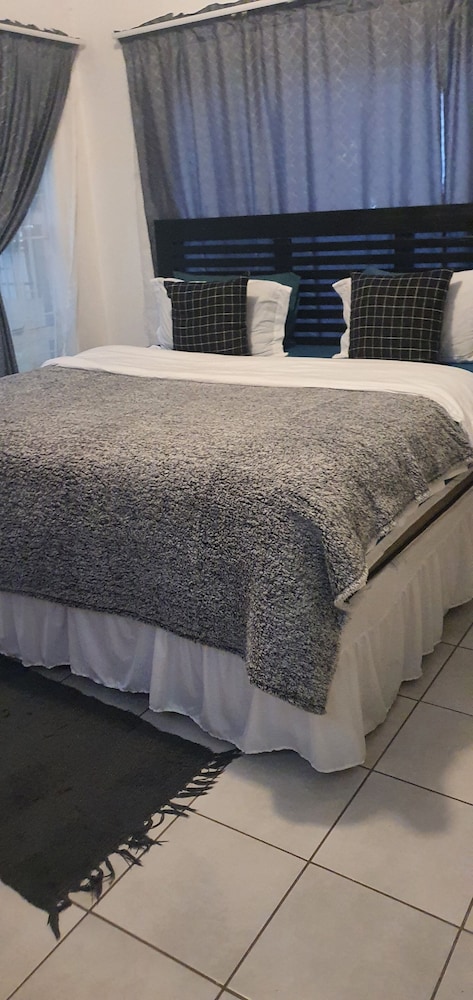 A Home Located In Villeria Pretoria Near Jacaranda Mall & Gezina Galleries - Pretoria