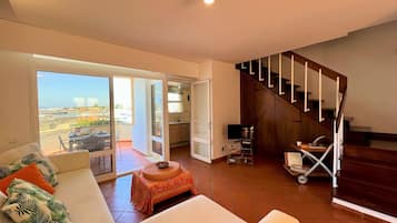 Apartamento, 2 quartos, terraço | Sala de estar