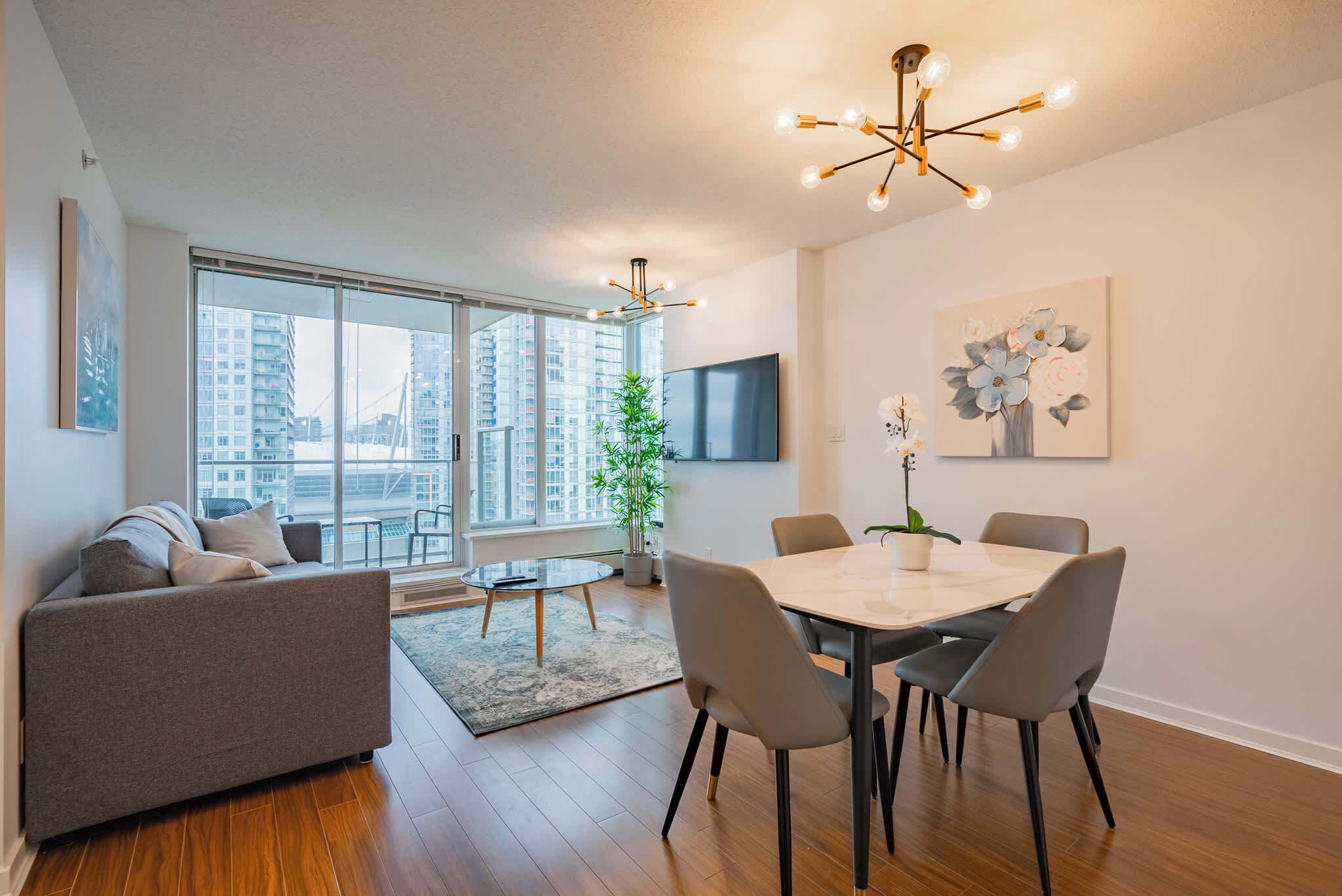 Gorgeous Downtown Unit + Parking - North Vancouver