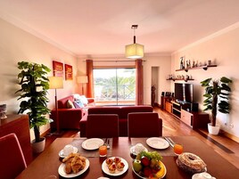 Apartamento, 2 quartos, acesso à piscina | Refeições no quarto