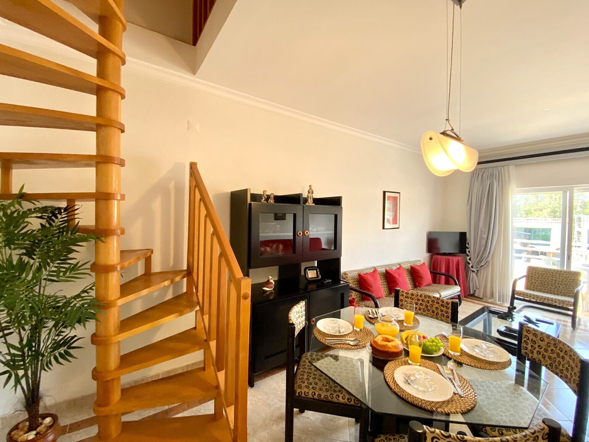 Apartamento, 1 quarto, acesso à piscina | Opções para refeição no quarto