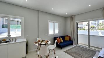 Apartamento, 1 quarto, terraço | Refeições no quarto
