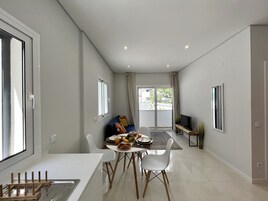 Apartamento, 1 quarto, terraço | Refeições no quarto