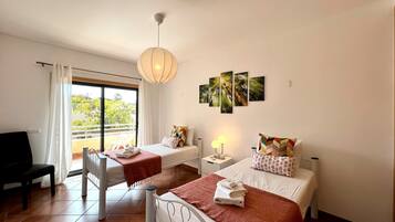 Apartamento, 2 quartos, acesso à piscina | 2 quartos, roupa de cama