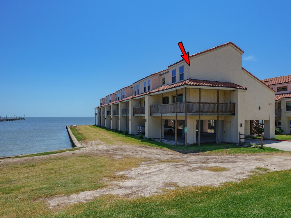Bay Breeze Bungalow By Miss Kitty’s - Rockport, TX