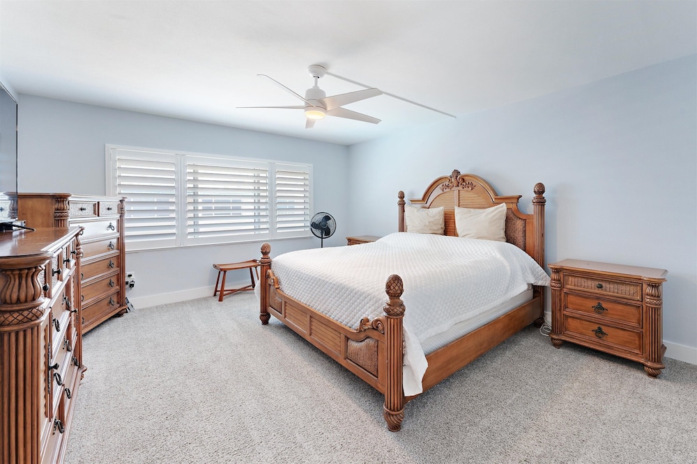 Win-San A214 Ocean View 2/2 Fully Renovated Unit! Steps to Flagler ...