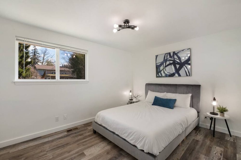 Location, Space, & Serenity Perfect Group Getaway! - ボセル, WA