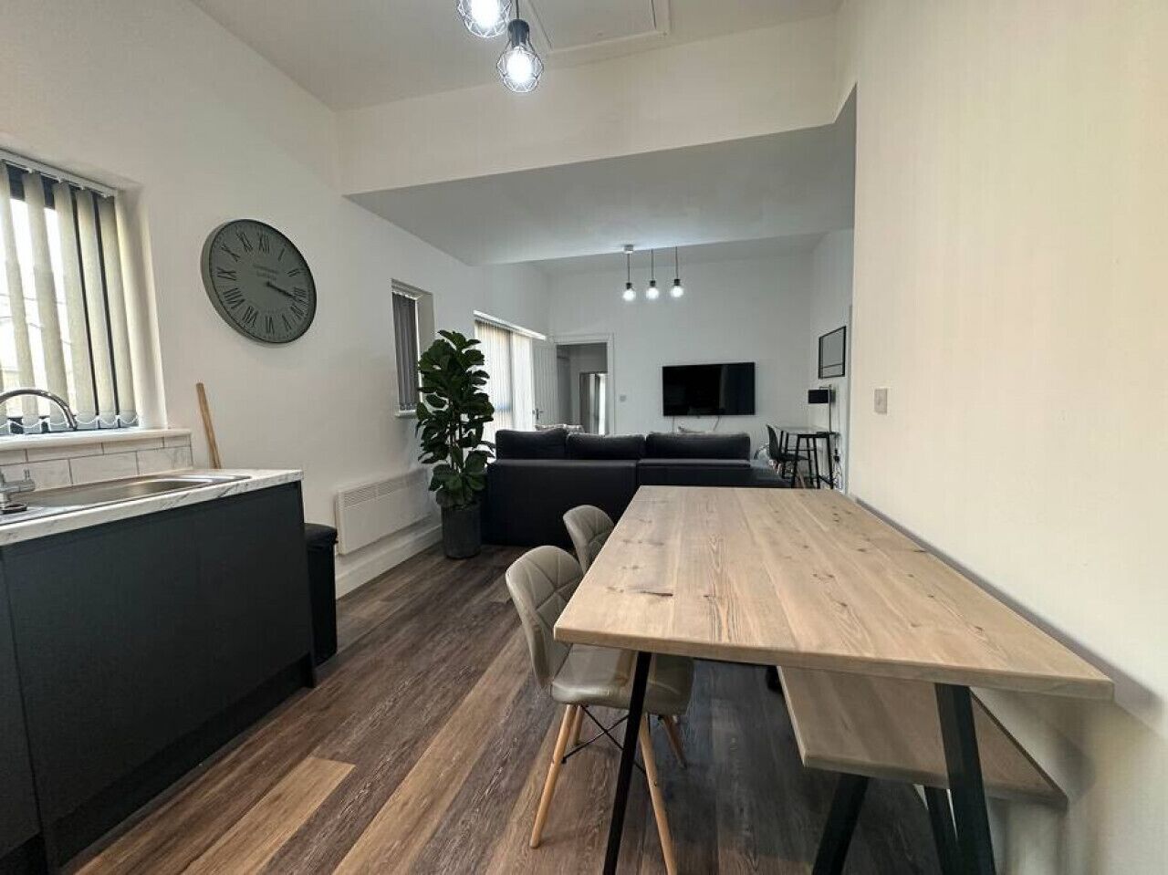 F2 - 175 Newport Road · Premier 2 Bed Apartment With Free Secure Parking - Cardiff