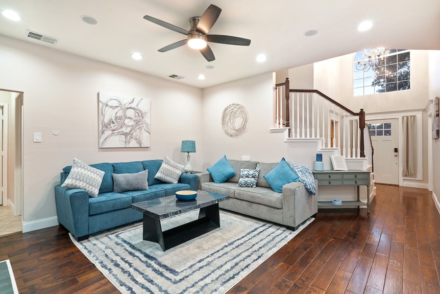 Cozy & Spacious Home W/ Private Pool, Bbq, Game Room Close To Dfw, Sleeps 10-12 - Grapevine, TX