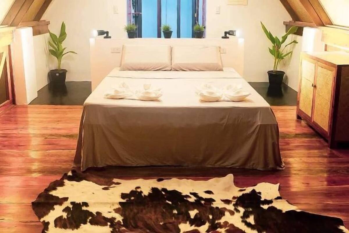 Camas desdobráveis, roupa de cama fornecida 