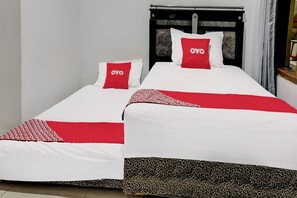 Quarto duplo standard | Wi-Fi de cortesia, roupa de cama