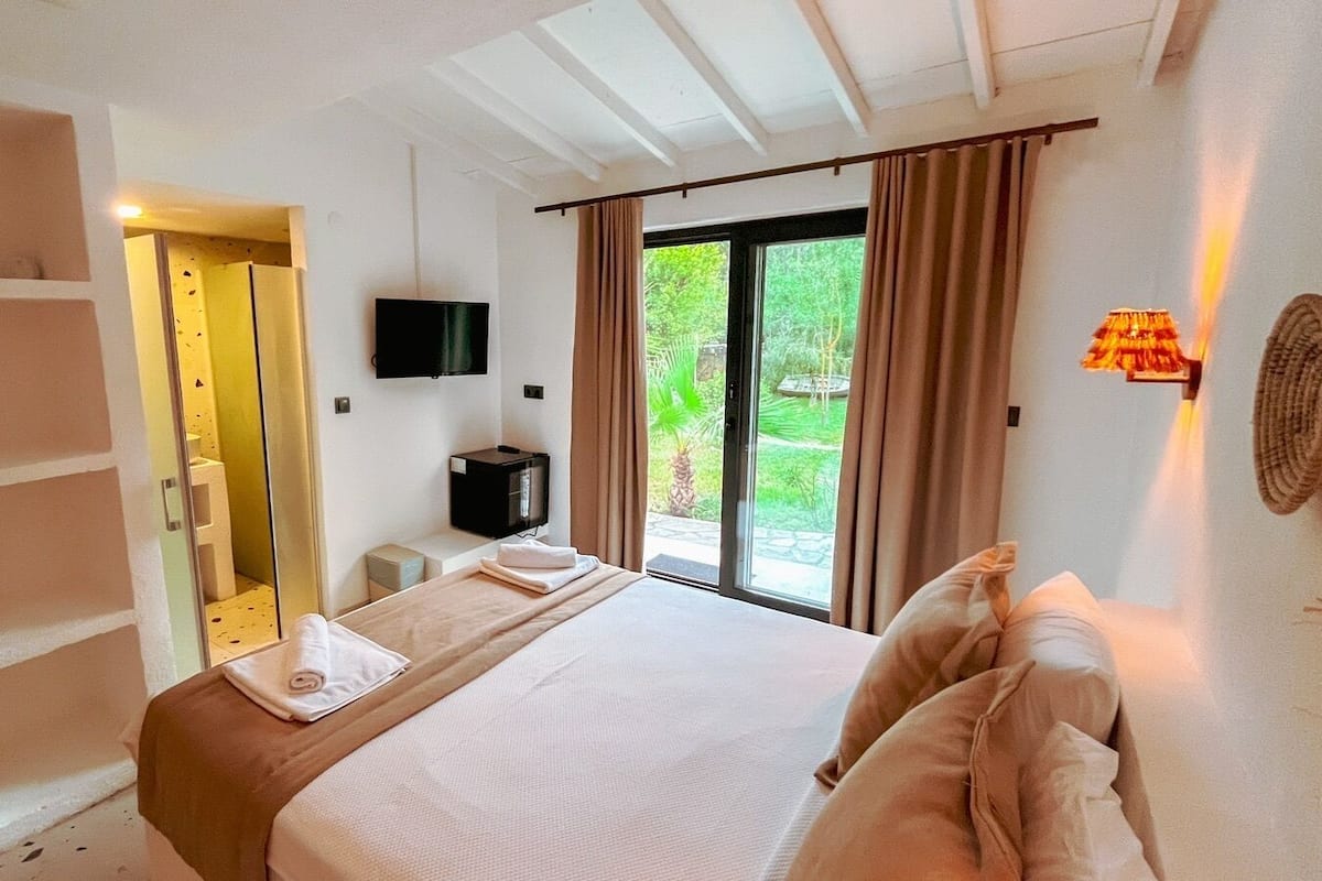 Quarto Quádruplo Deluxe | Roupa de alta qualidade, minibar, Wi-fi grátis, roupa de cama fornecida