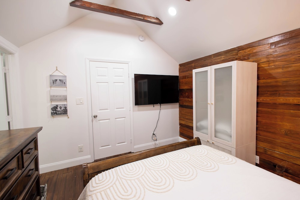 The Caroline Suite | 1 Bed, 1 Bath Condo W/shared Pool - Key West, FL