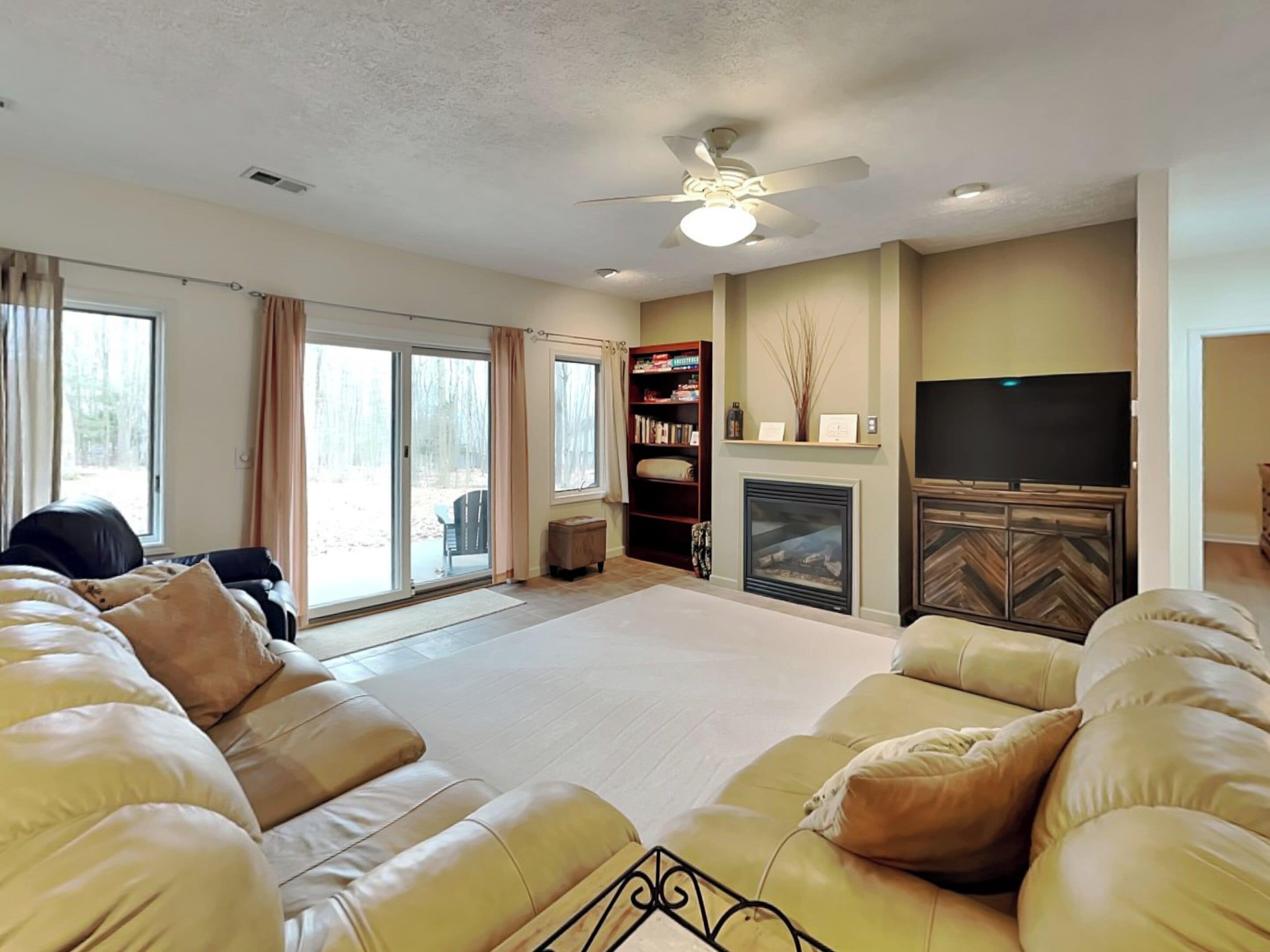 Butterfly Retreat | Relaxing Mountainside Home + Hot Tub & Wooded Views - 奧克蘭