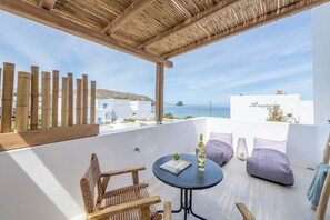 Quarto Duplo Deluxe, vista parcial para o mar | Terraço/pátio interior