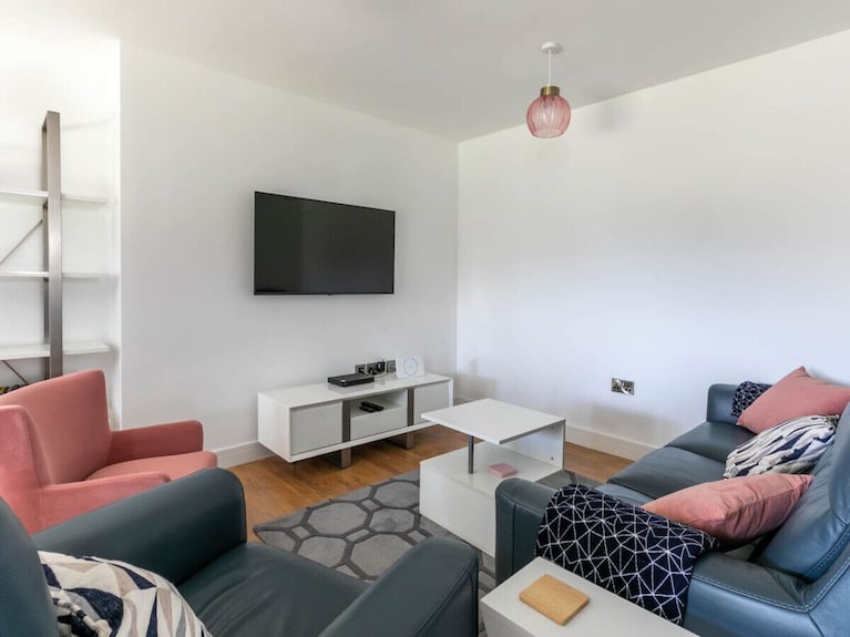 Family Bungalow With Huge Kitchen | Parking - Kingsgate Bay Beach