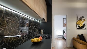 Apartamento Familiar | Cozinha privada | Um frigorífico/congelador grande, um micro-ondas, um forno