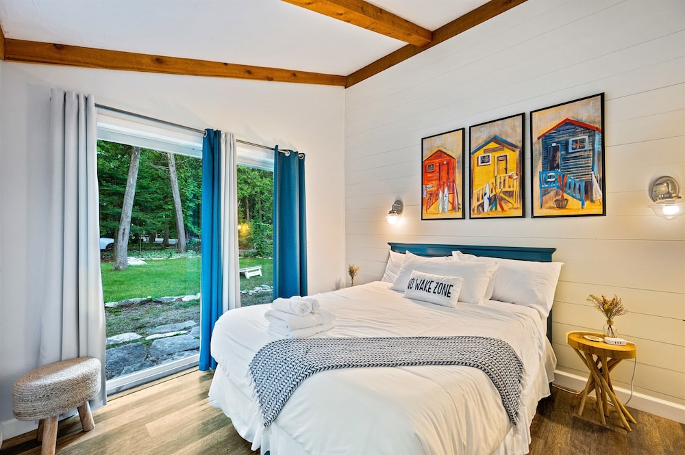 Insta-worthy Waterfront Cottage with Hot Tub - Ellison Bay | Vrbo