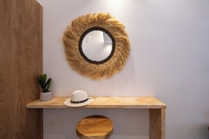 Suite Júnior, banheira de hidromassagem grande, junto à praia (4 Guests) | 1 quarto, com decoração personalizada, com mobília individualizada