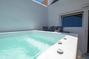 Suite Júnior, banheira de hidromassagem grande, junto à praia (4 Guests) | 1 quarto, com decoração personalizada, com mobília individualizada 