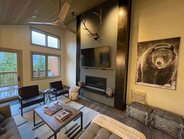 Modern Upper Pines Chalet - Big Sky, MT