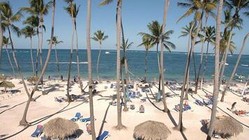 Na praia, areia branca, 7 bares na praia