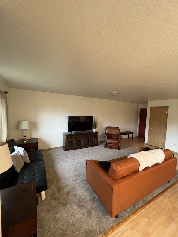 Ginas 5th Avenue Has The Comforts Of Home. - Kalispell, MT