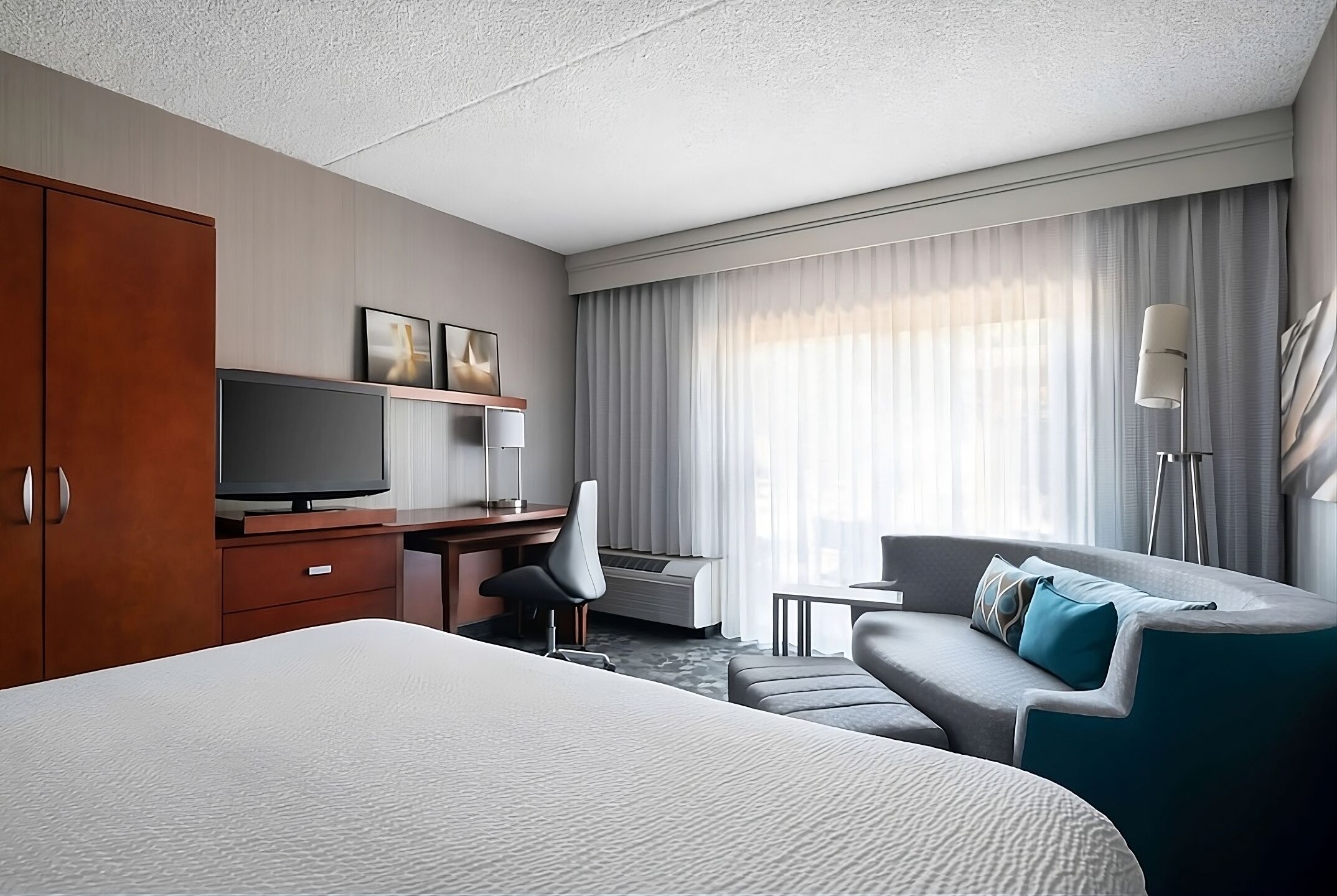 A Place You'll Surely Enjoy! W/ Outdoor Pool, Near Desert Storm Park - Phoenix