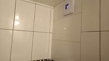 Quarto casal standard, 1 cama Queen | Wi-Fi de cortesia
